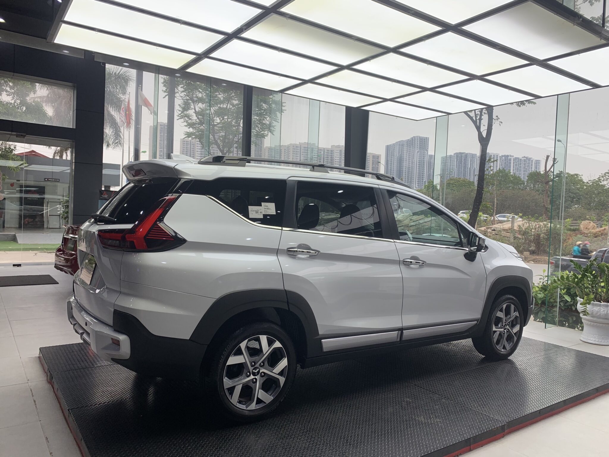 Mitsubishi Xpander Cross 2025 - Giá lăn bánh tốt nhất miền Bắc